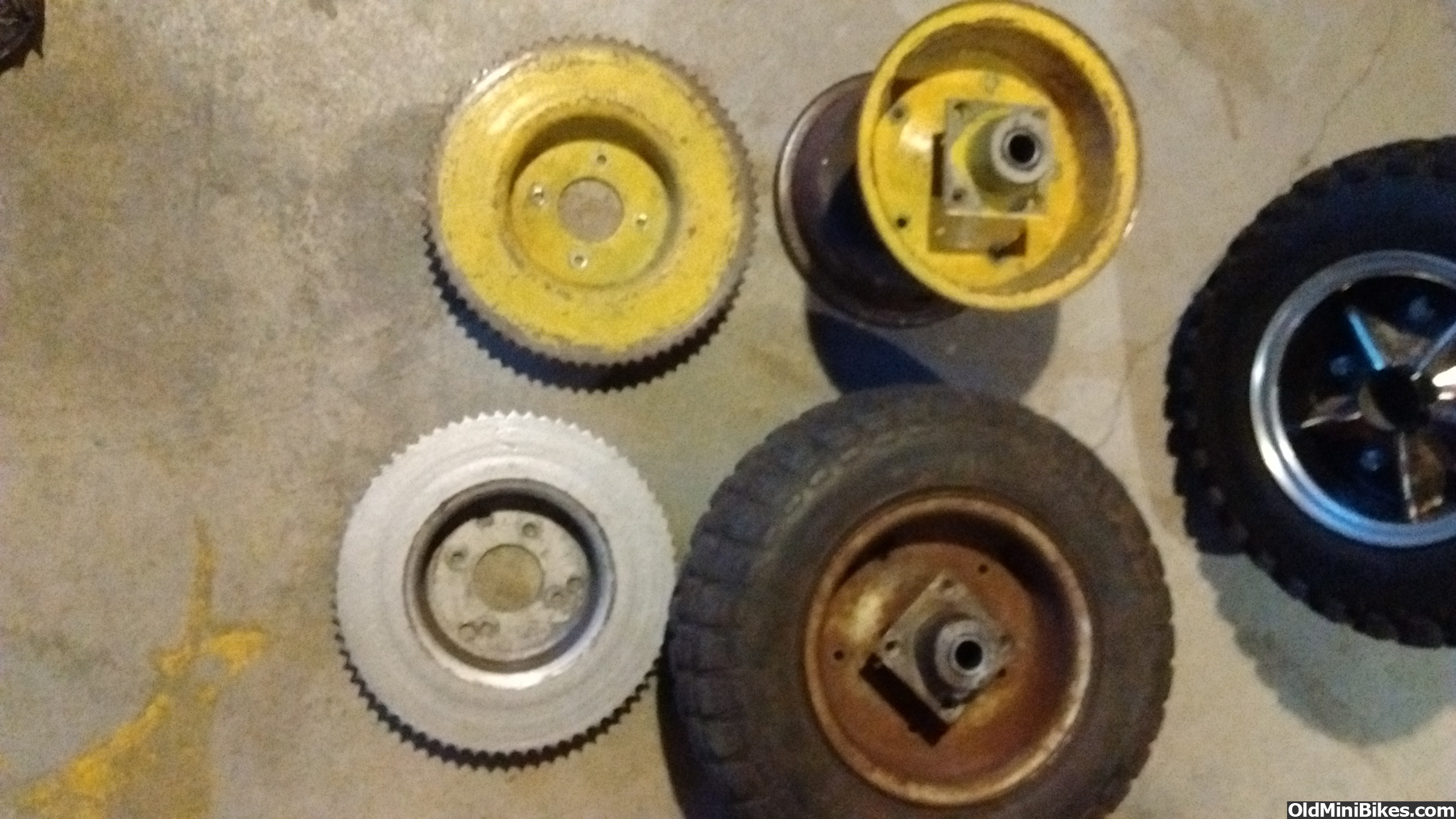 Cat rear wheels and clutch cover | OldMiniBikes.com